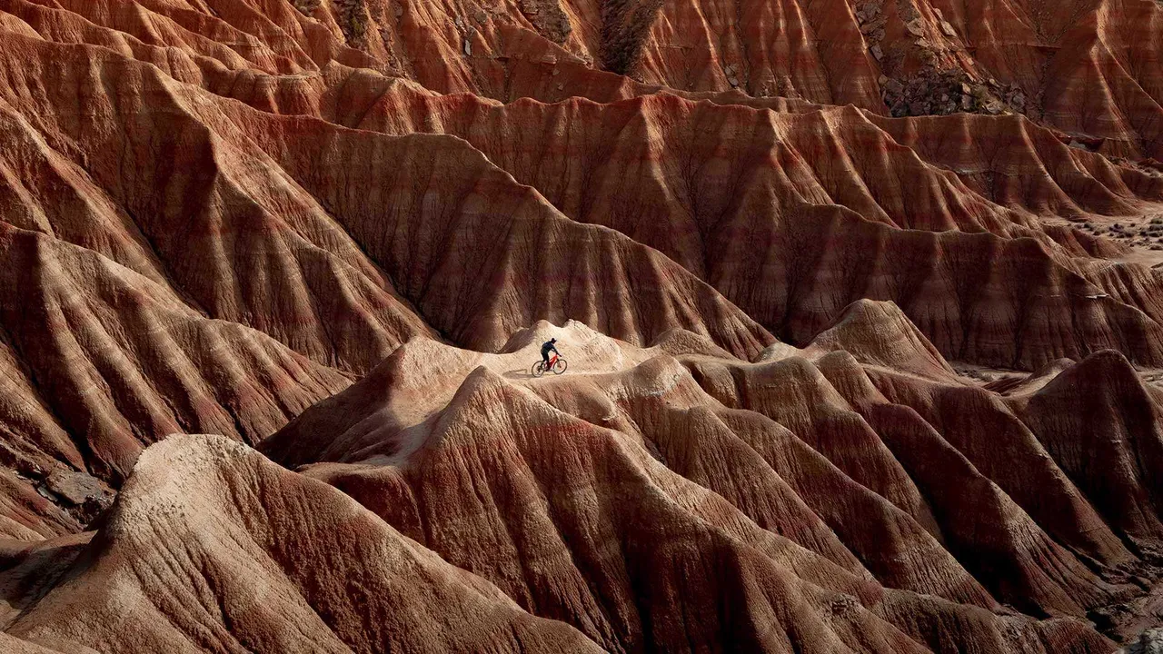 路之所止，行之所启 - 世界自行车日 - Daily Bing Wallpaper - DailyBing.com