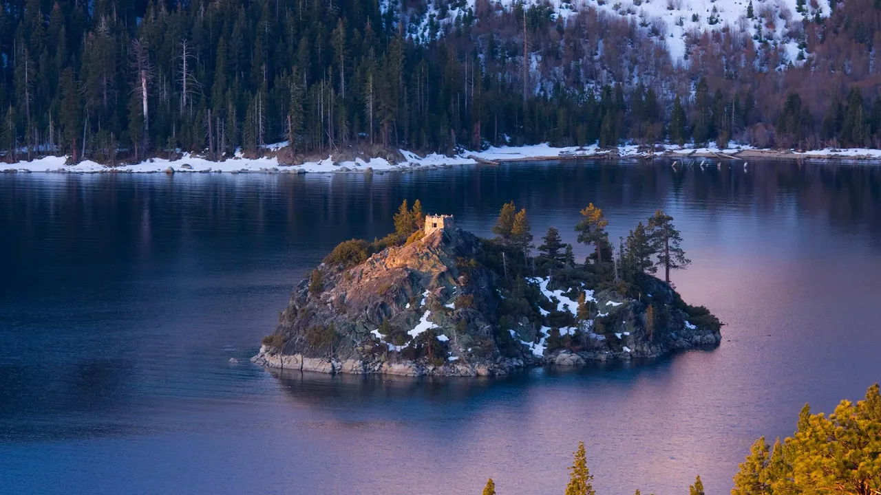 Un lac d'une profondeur à couper le souffle - Emerald Bay et Fanette ...