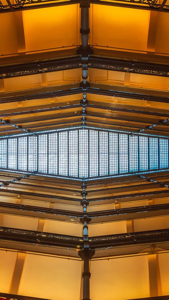 A tall story of Milwaukee - The eight-story open atrium of Milwaukee ...